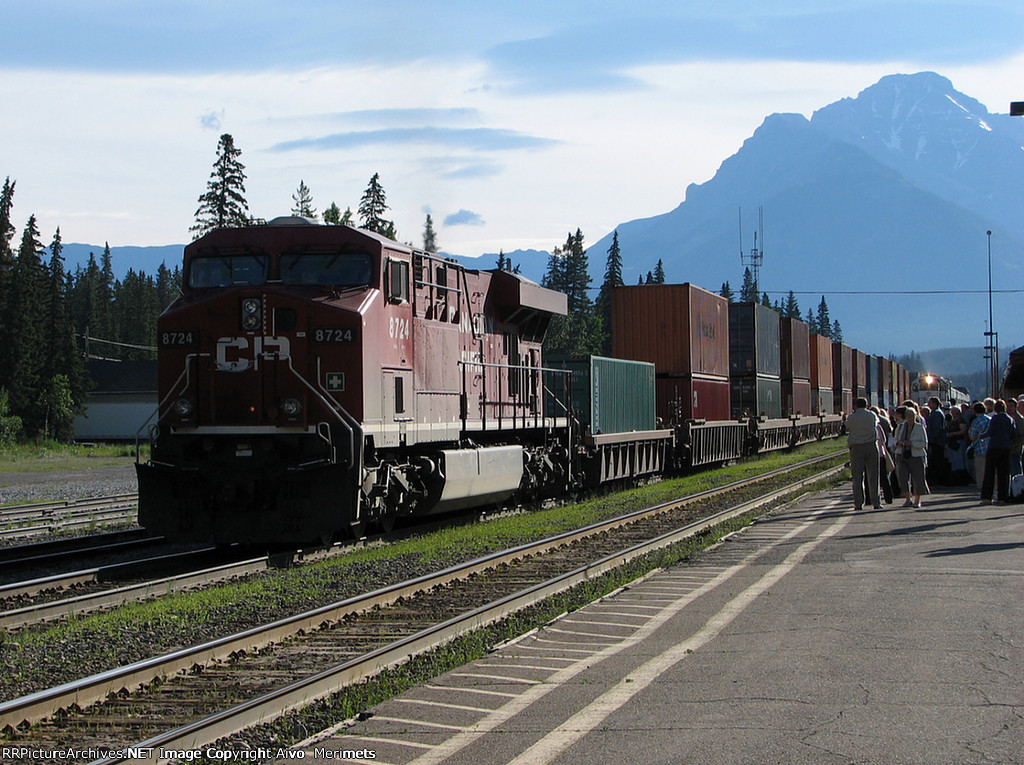 CP 8724 at Banff